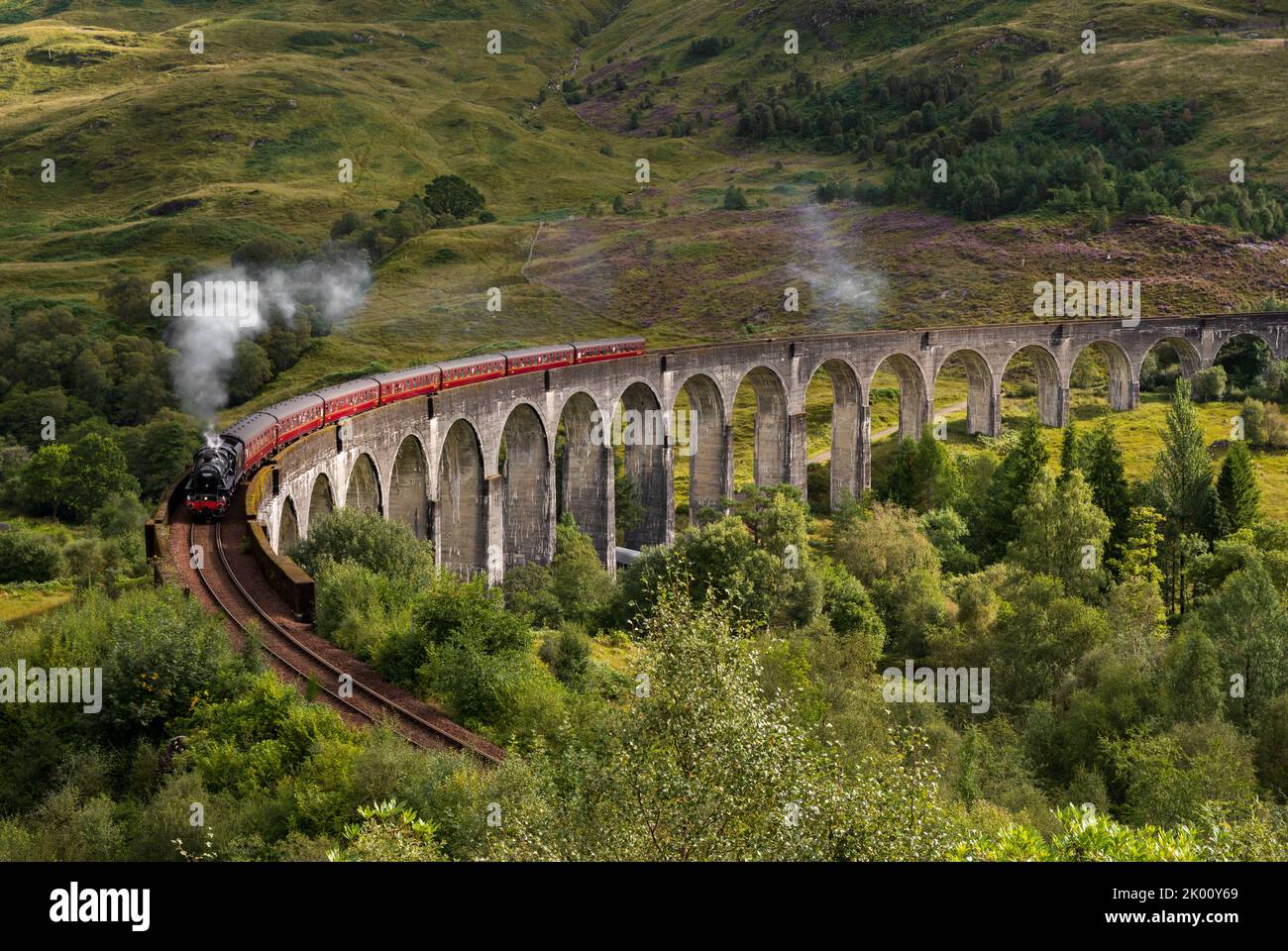 Der jacobite dampfzug der hogwarts express -Fotos und -Bildmaterial in ...