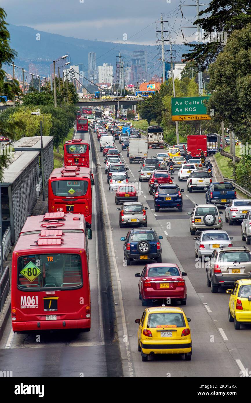 Kolumbien, TransMilenio ist ein BRT-System (Bus Rapid Transit), das ...