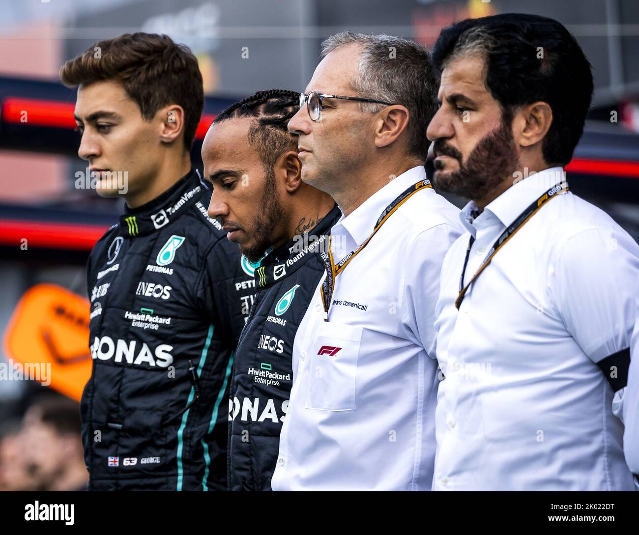 MONZA - (VLNR) George Russell (Mercedes), Lewis Hamilton (Mercedes), Stefano Domenicali (F1) und ...