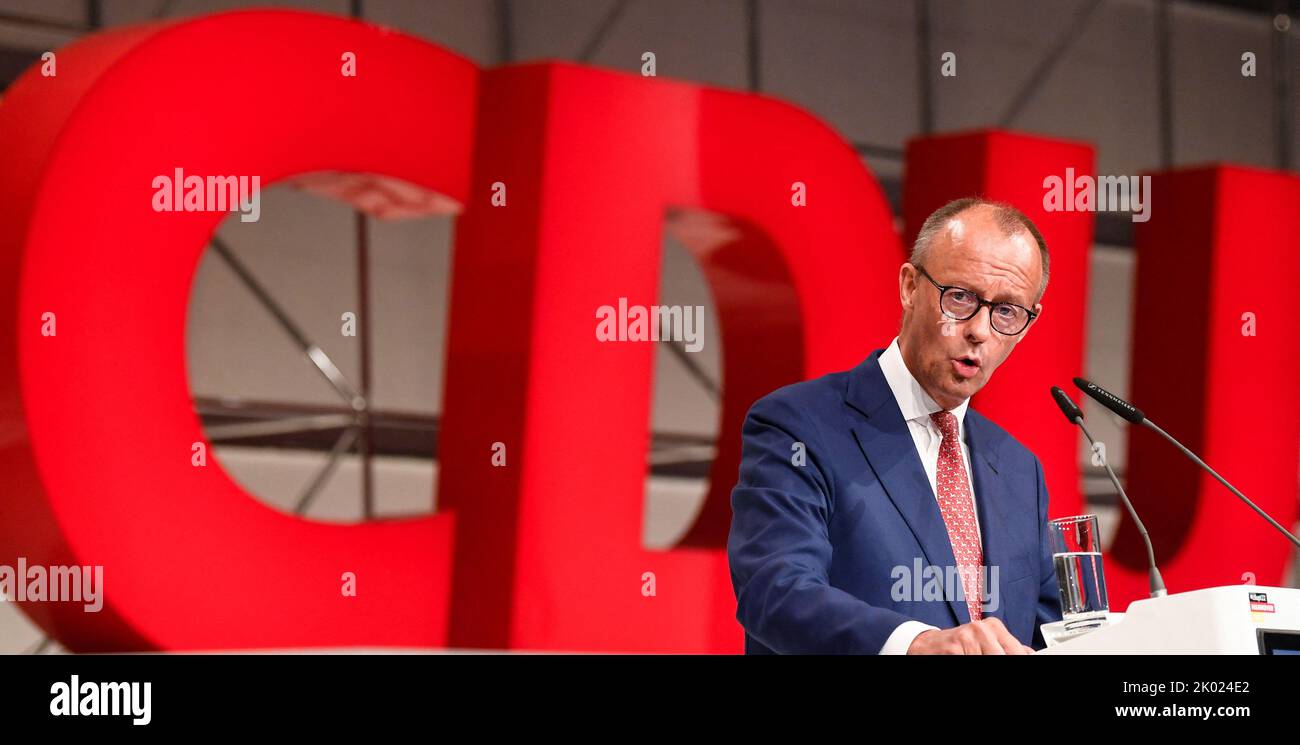 Friedrich Merz, Vorsitzender der CDU, hält seine Rede auf dem Parteitag ...