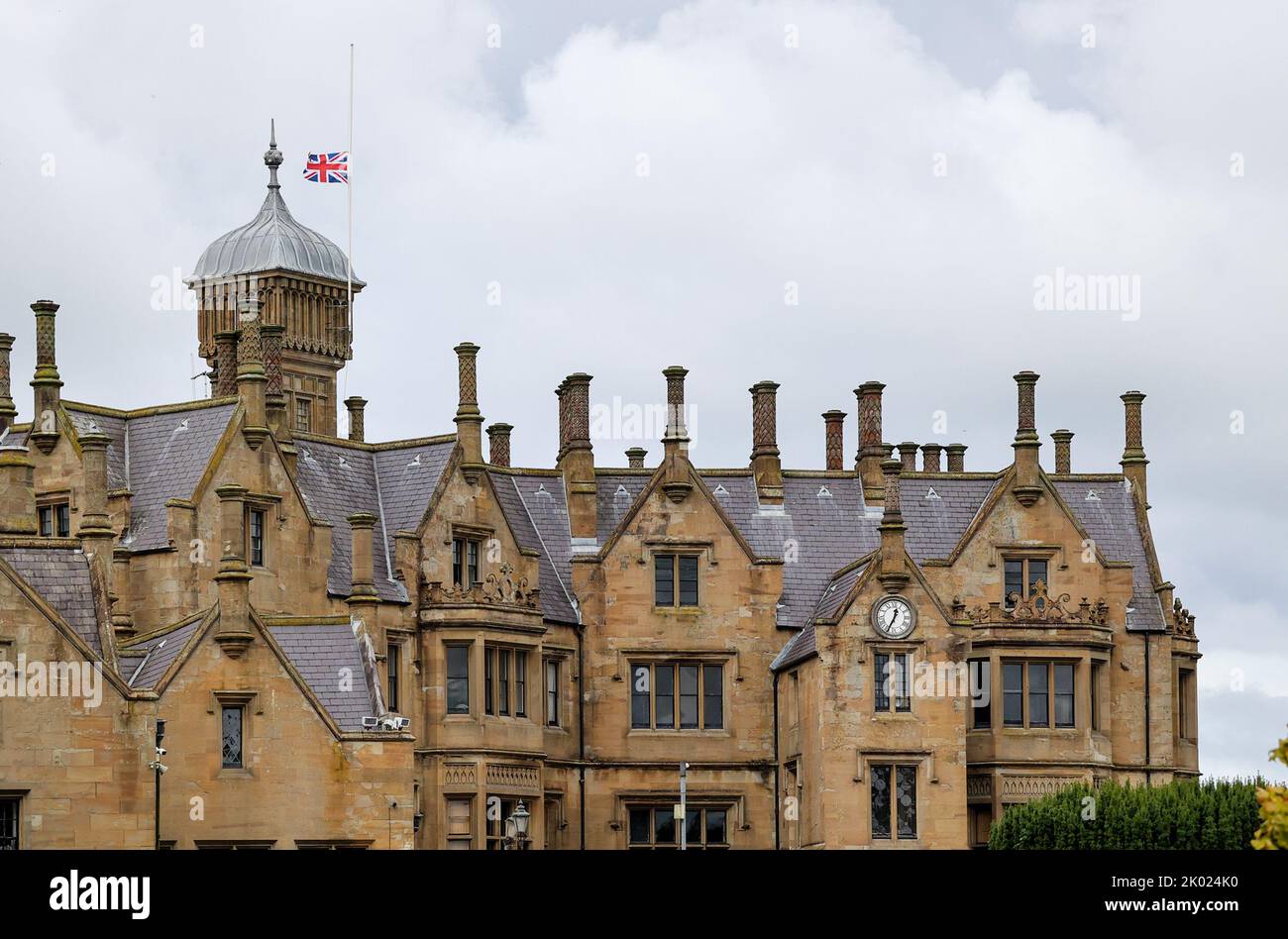 Queen elizabeth trauerte um brownlow house -Fotos und -Bildmaterial in ...