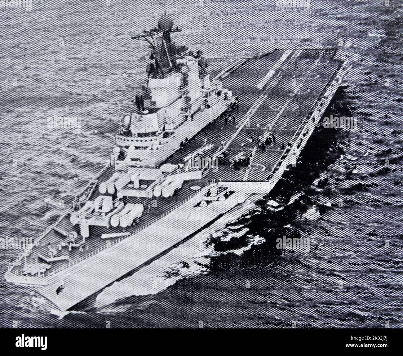 Soviet aircraft carrier kiev in -Fotos und -Bildmaterial in hoher ...