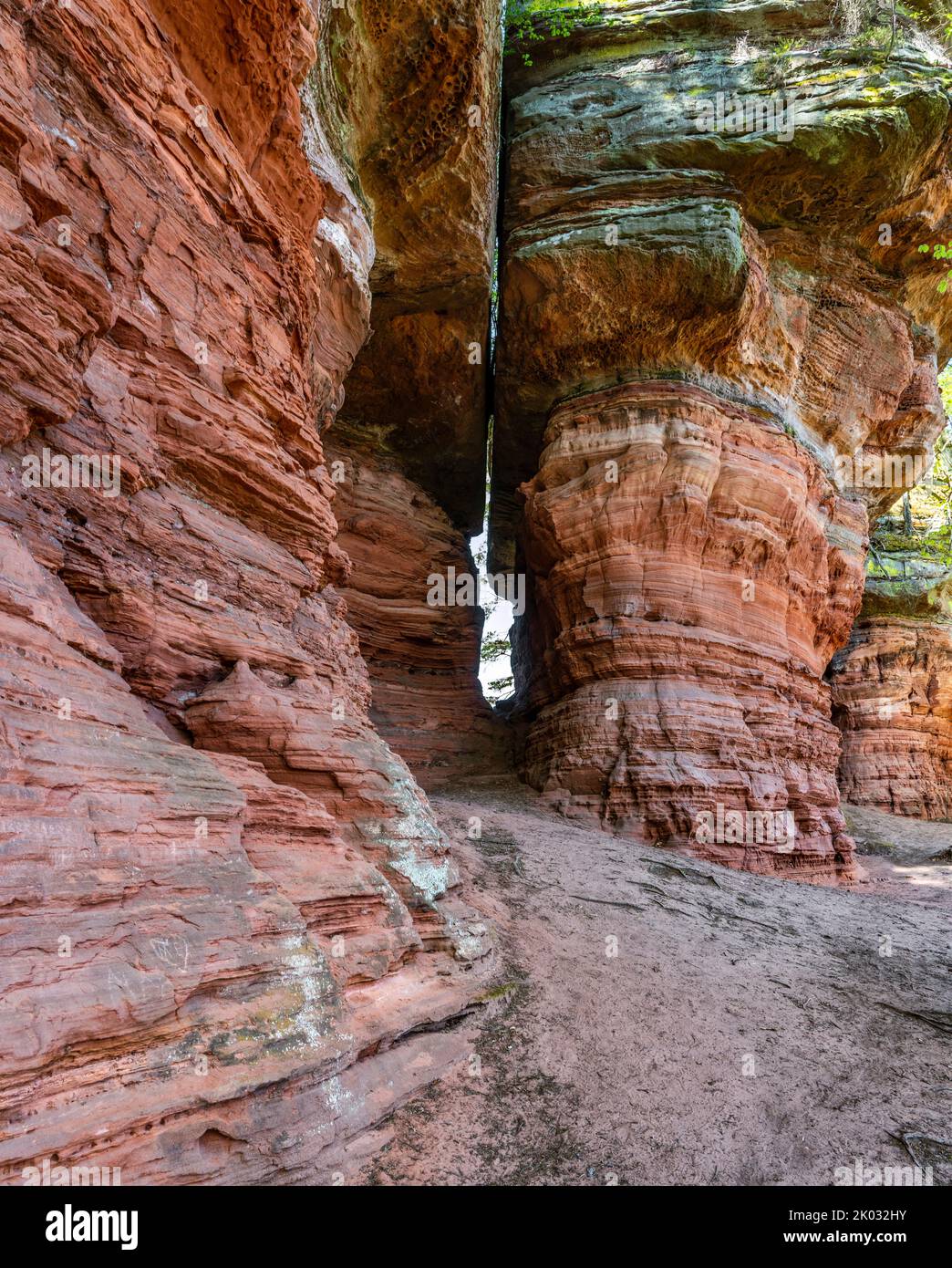 Die Felsen des Alten Schlosses (auch Schloss Eppenbrunn genannt) sind ...