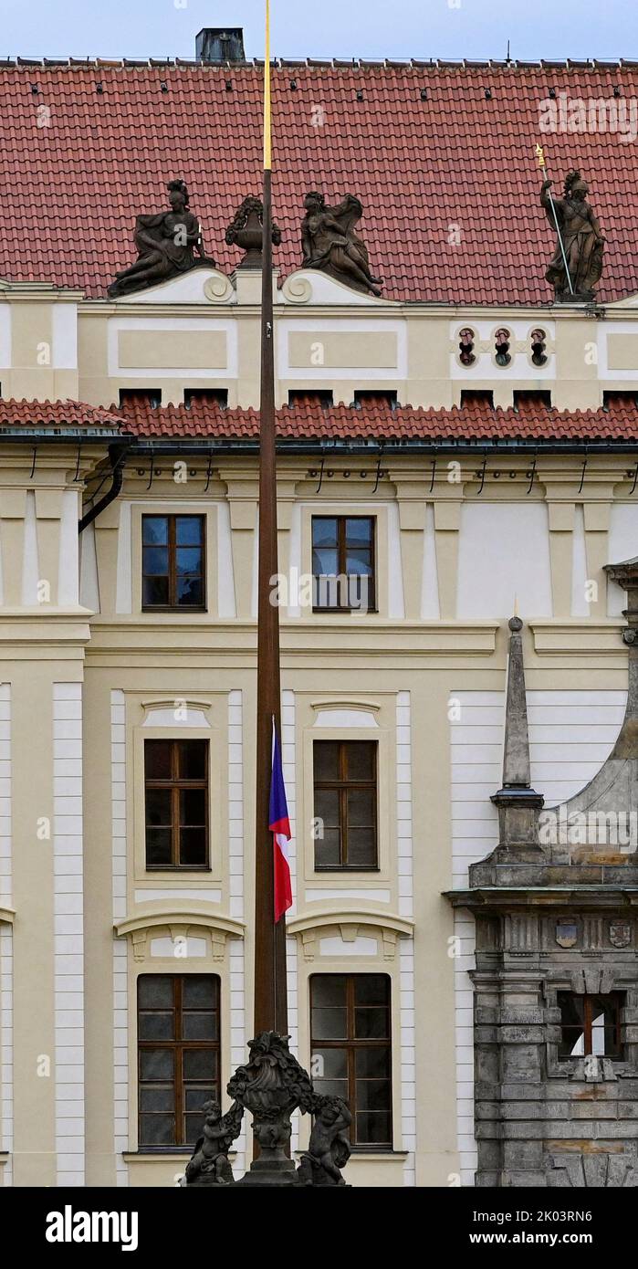 Prag, Tschechische Republik. 09. September 2022. Die Flaggen auf der ...