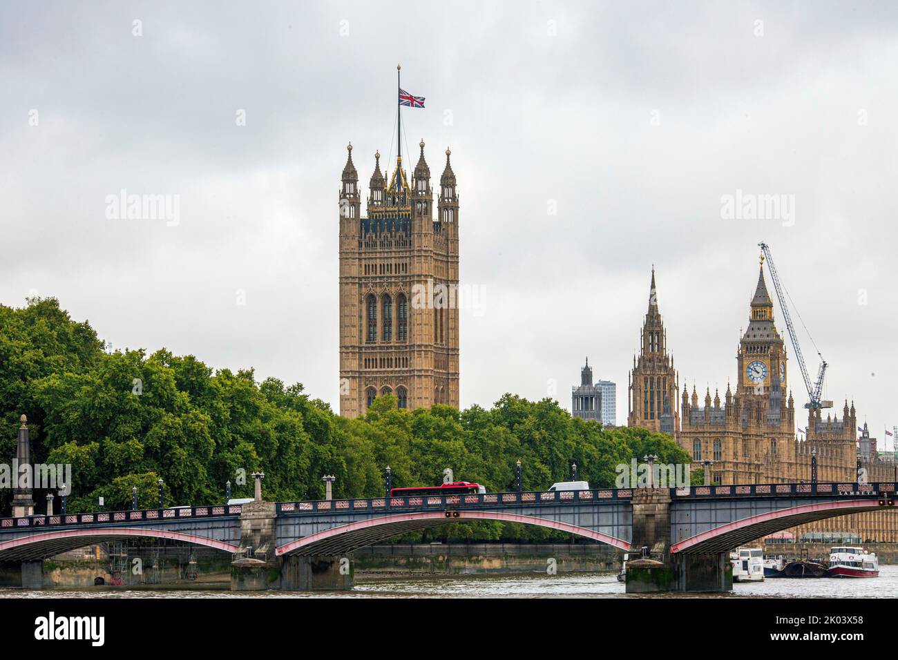 Union jack halbmast nach dem tod von queen elizabeth -Fotos und ...