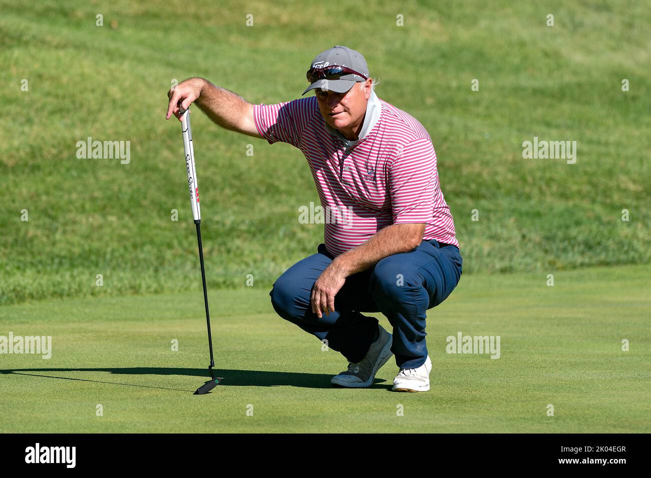 09. September 2021: Stephen Dodd stellt seinen Putt auf dem Grün 5 ...