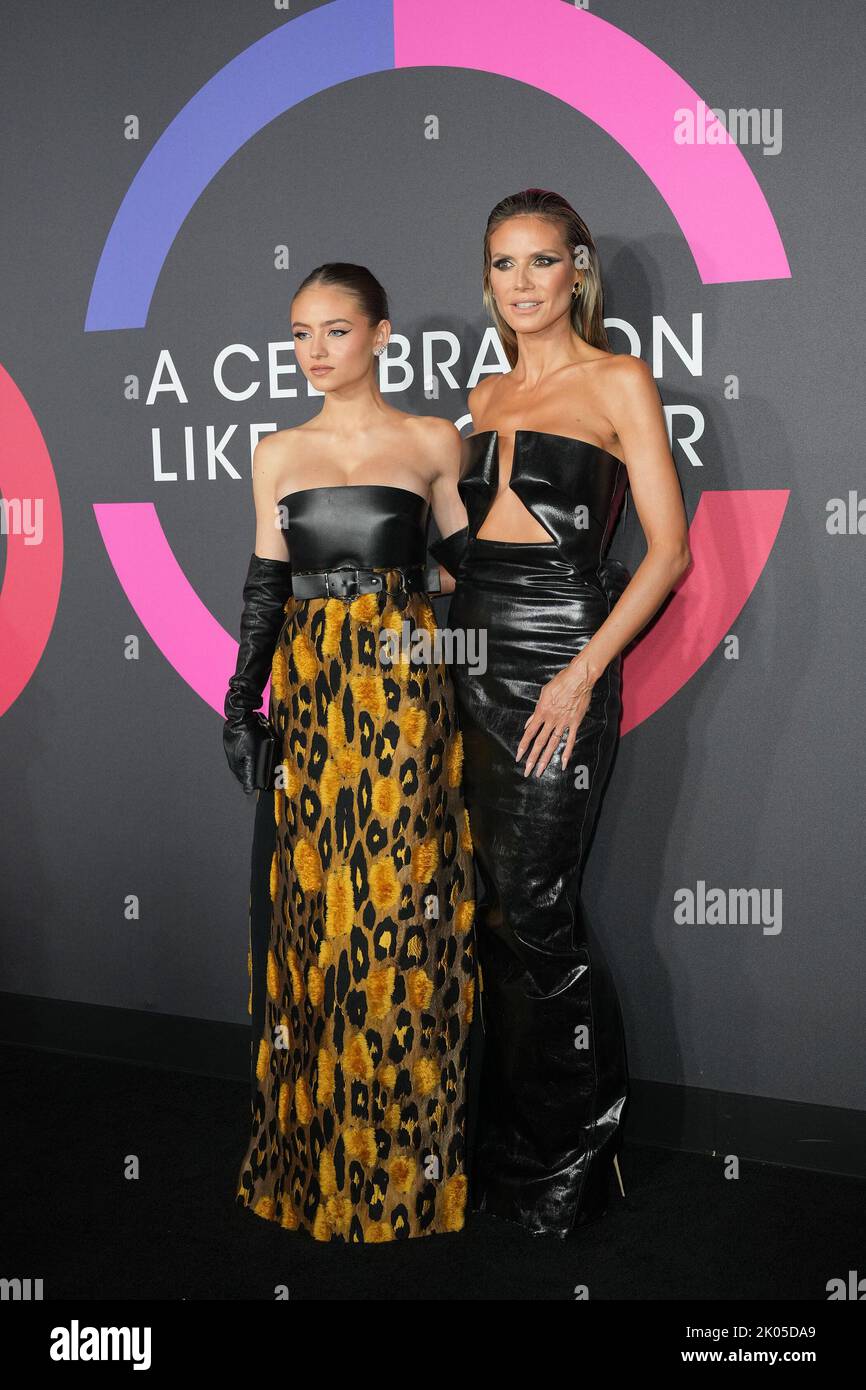 Harper`s BAZAAR Global ICONS Portfolio und Bloomingdale`s 150 ...