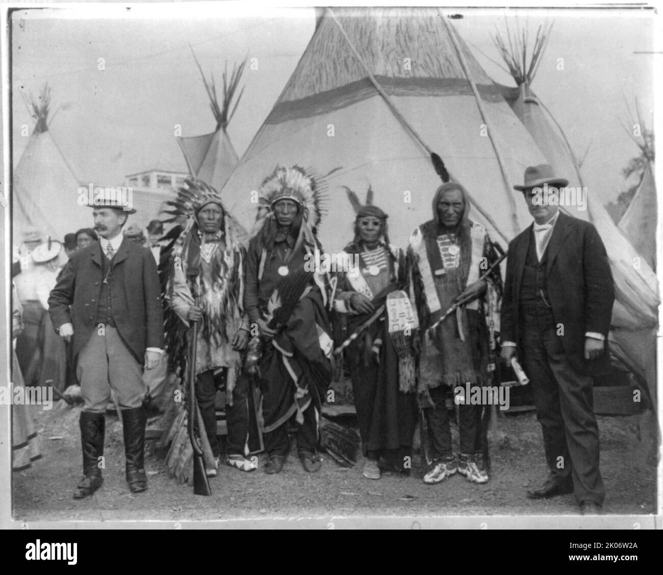 Sioux indianer schwarz weiss -Fotos und -Bildmaterial in hoher Auflösung – Alamy