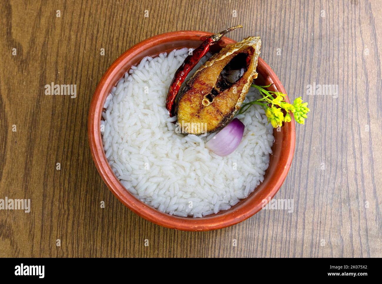 Panta ilish Bengalischen Neujahr festliche Gericht. Boishakh panta ...