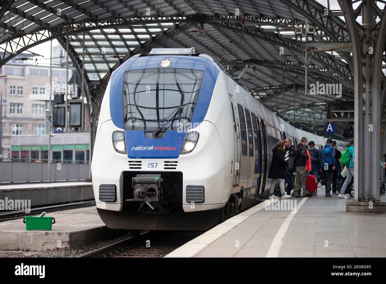 10. September 2022, Nordrhein-Westfalen, Köln: Am Kölner Hauptbahnhof ...
