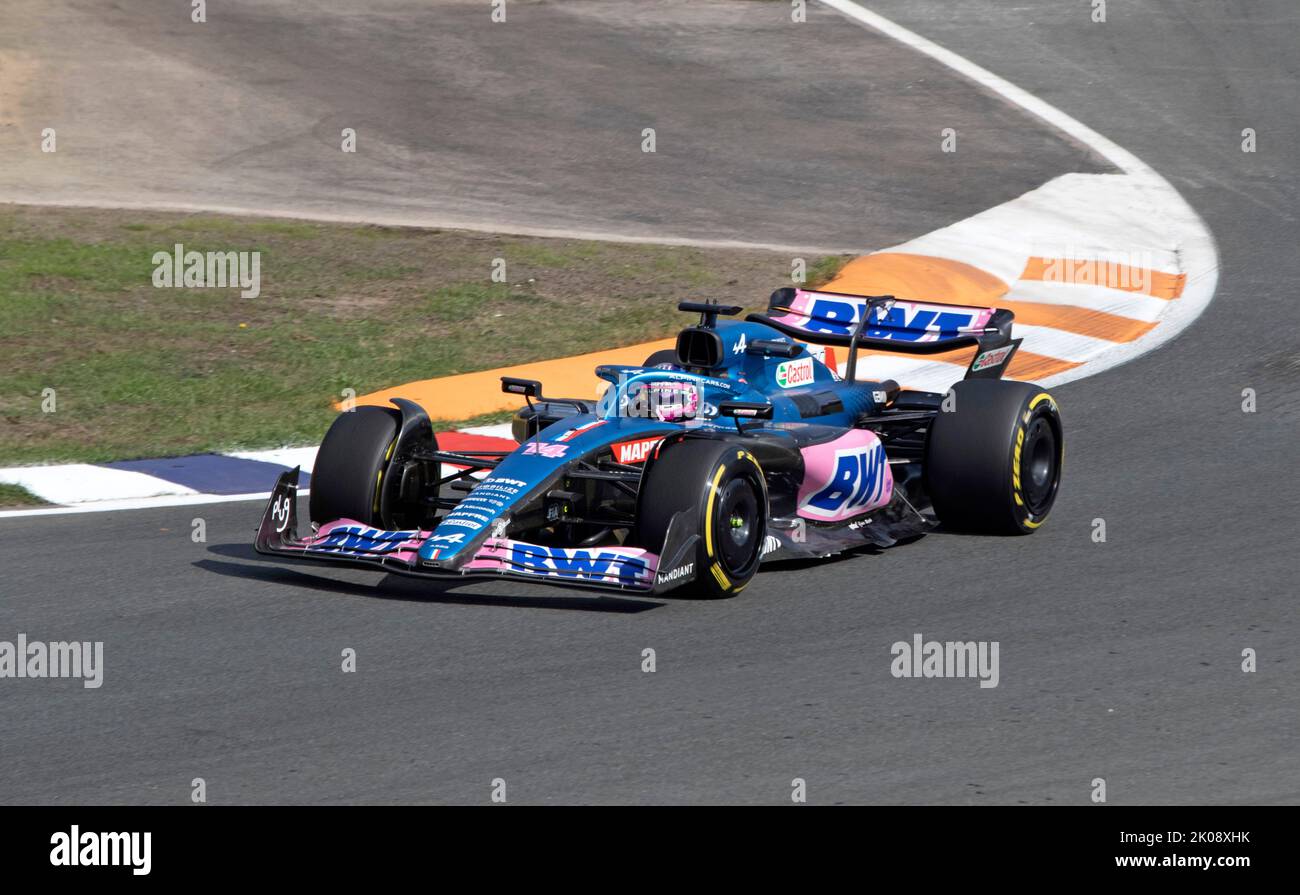 Fernando alonso and charles leclerc -Fotos und -Bildmaterial in hoher ...