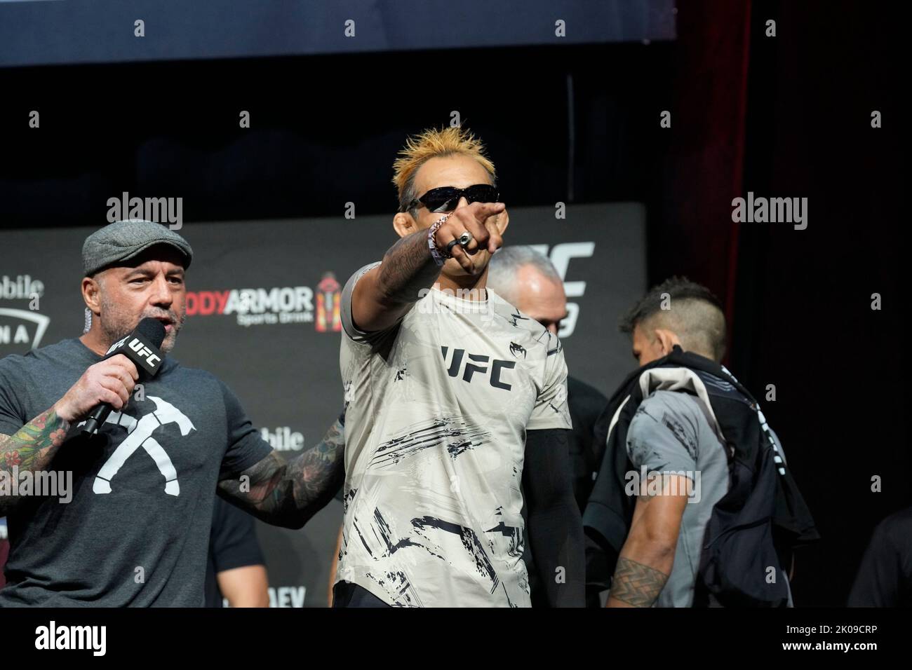 Joe rogan r und tony ferguson r -Fotos und -Bildmaterial in hoher ...