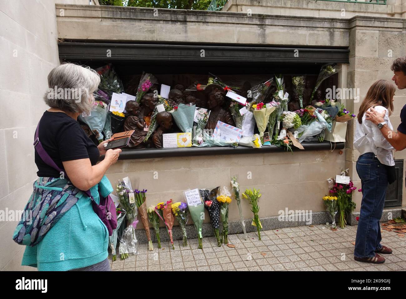 10.. September 2002 - Tausende strömen über den Green Park zum ...
