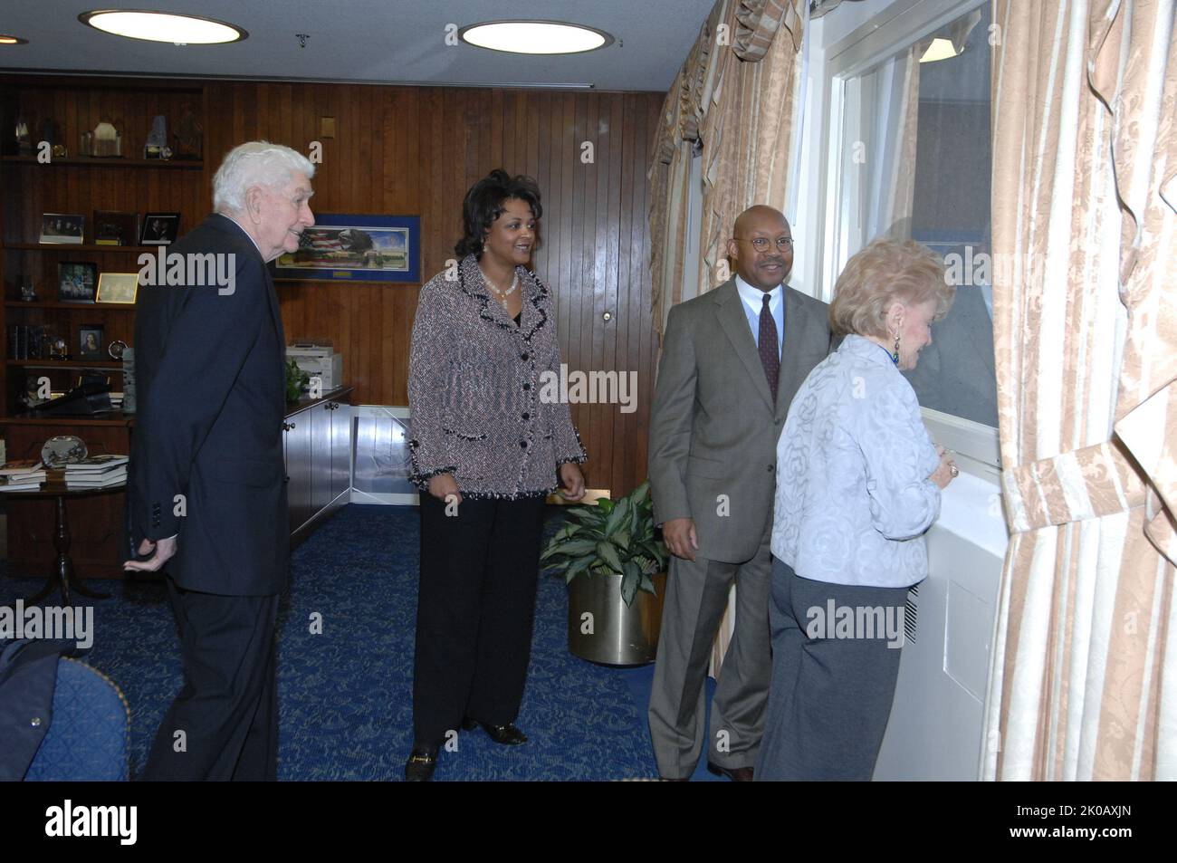 Besuch von General Wallace Robinson, Ehefrau von HUD - Besuch des ...