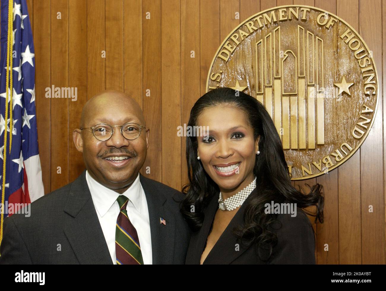 Sekretär Alphonso Jackson mit Angela McGlowan von Fox News Channel ...