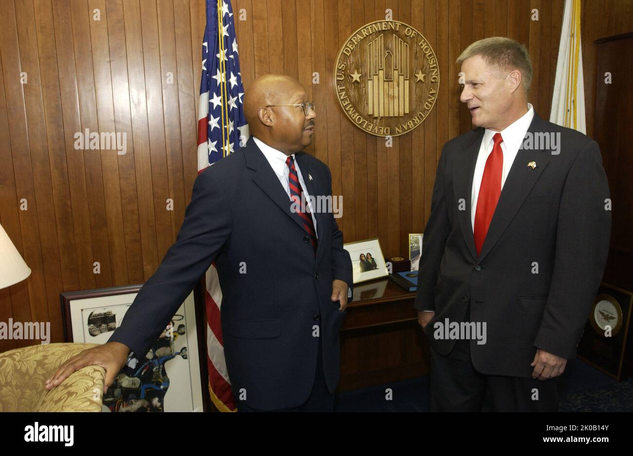 Sekretär Alphonso Jackson mit David Wallace - Sekretär Alphonso Jackson ...