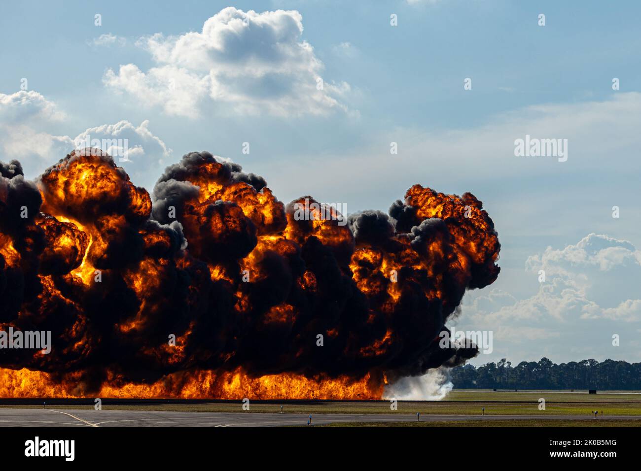 Airshow feuer -Fotos und -Bildmaterial in hoher Auflösung – Alamy