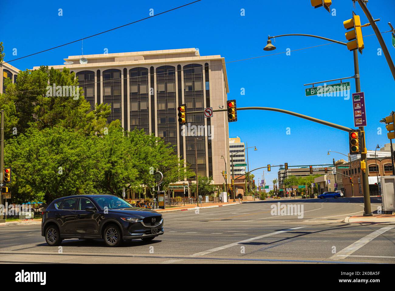 Straßenbeschilderung, Stoppschilder, Ampeln, Straßen, Fußgängerzone ...