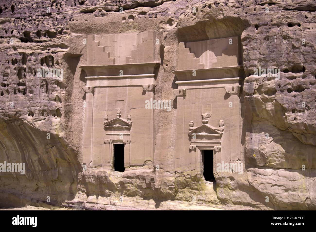 Zwei kunstvoll geschnitzte Gräber nebeneinander Jabal Al Ahmar Hegra ...