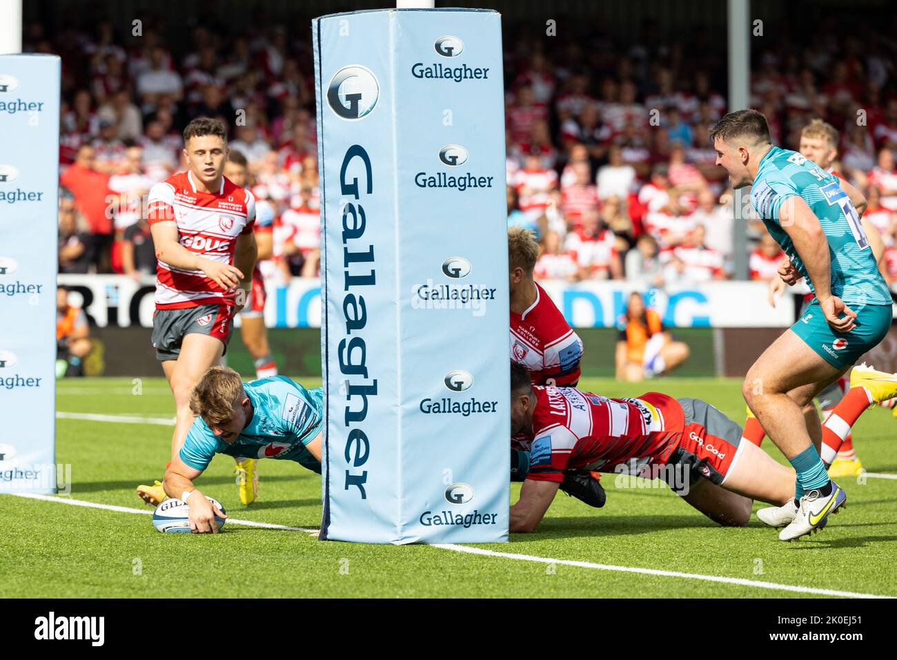 Charlie Atkinson von Wesps Rugby versucht es beim Spiel der Gallagher ...