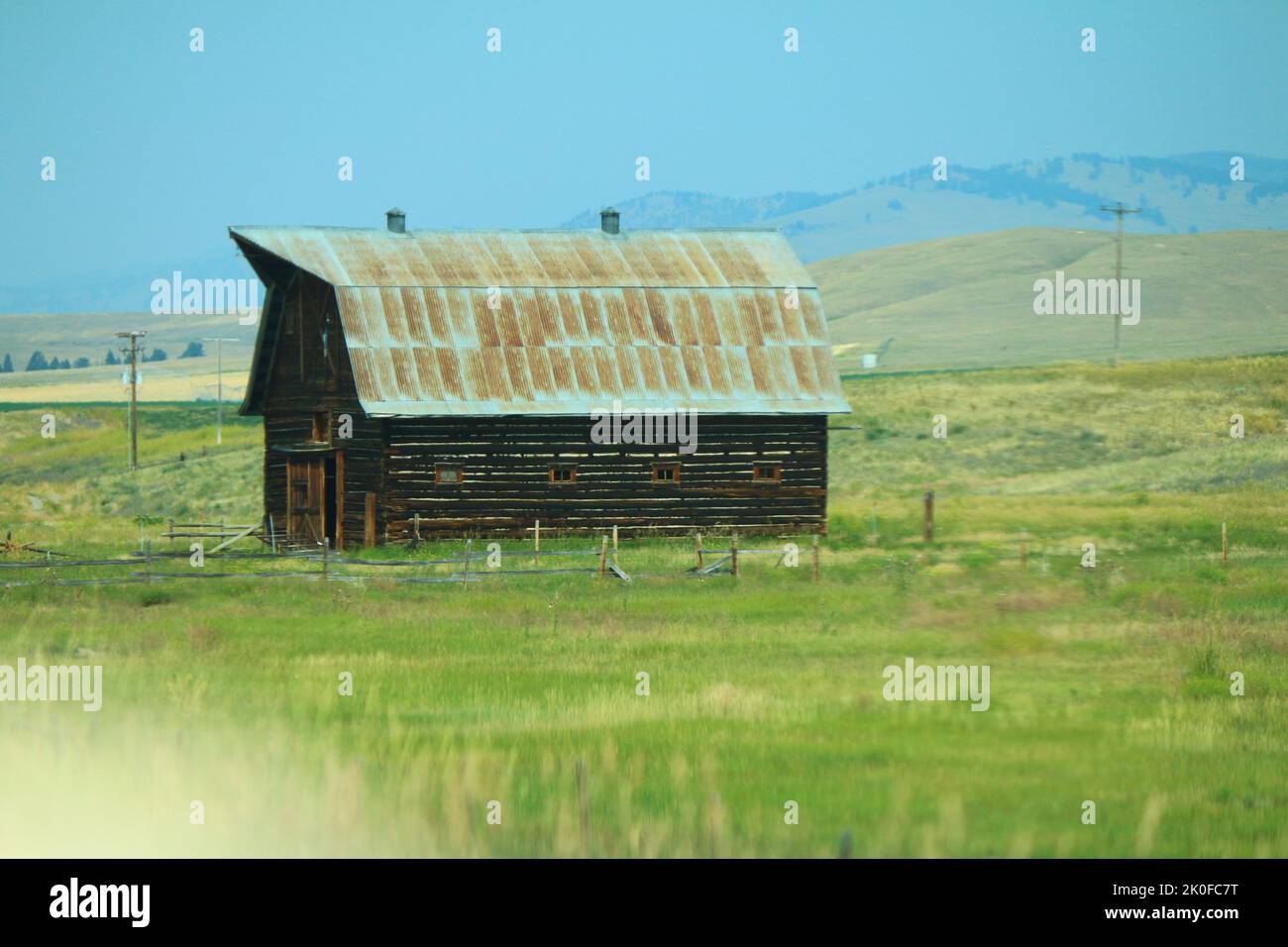 Blechscheune im hintergrund -Fotos und -Bildmaterial in hoher Auflösung ...