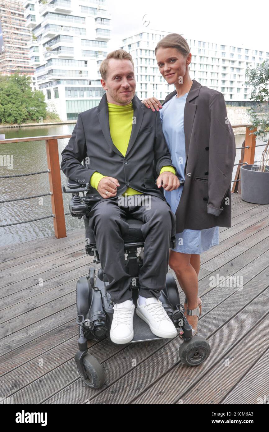 Berlin, Deutschland. 12. September 2022. Samuel und Sarah Koch kommen ...