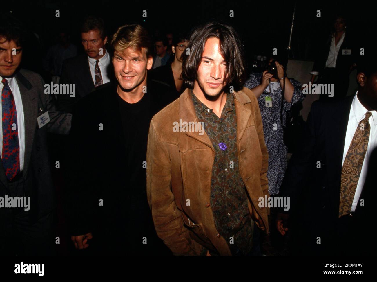 Patrick Swayze und Keanu Reeves bei der Premiere von „Point Break“ am ...