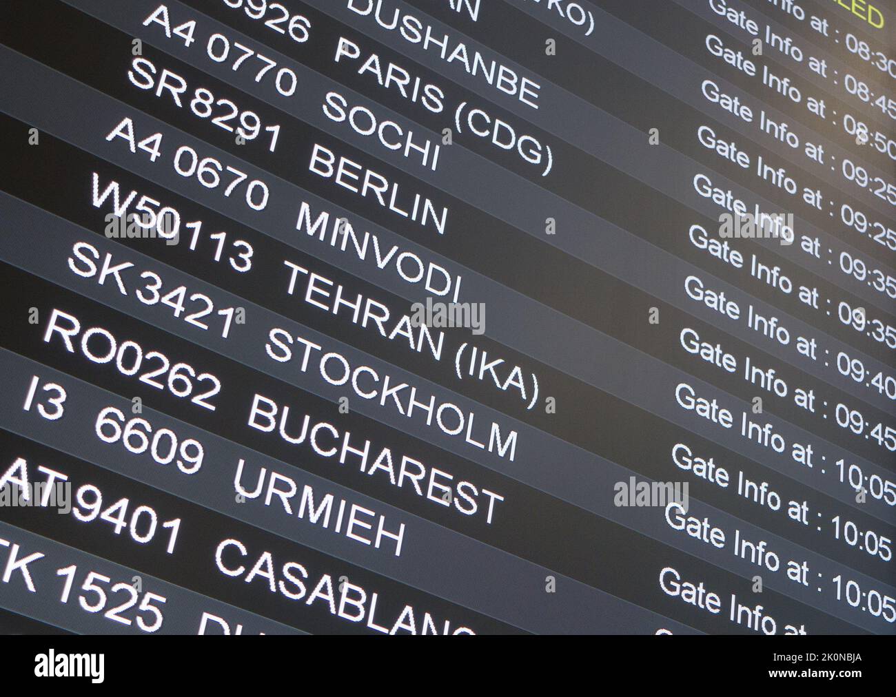 Departure display panel airport -Fotos und -Bildmaterial in hoher ...