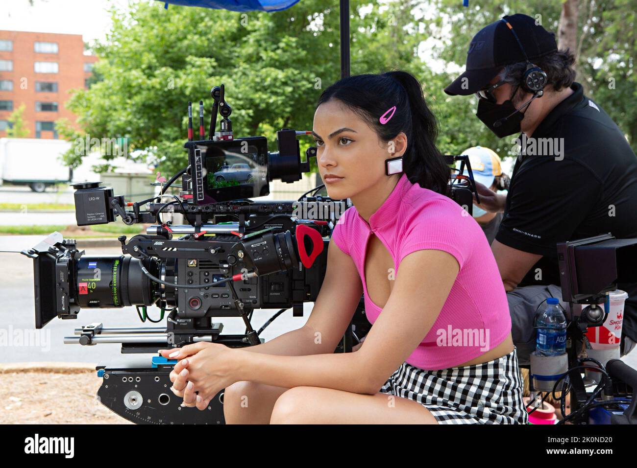 RACHE üben, von links: Camila Mendes, b-Kamera/Standbildoperator Grant ...