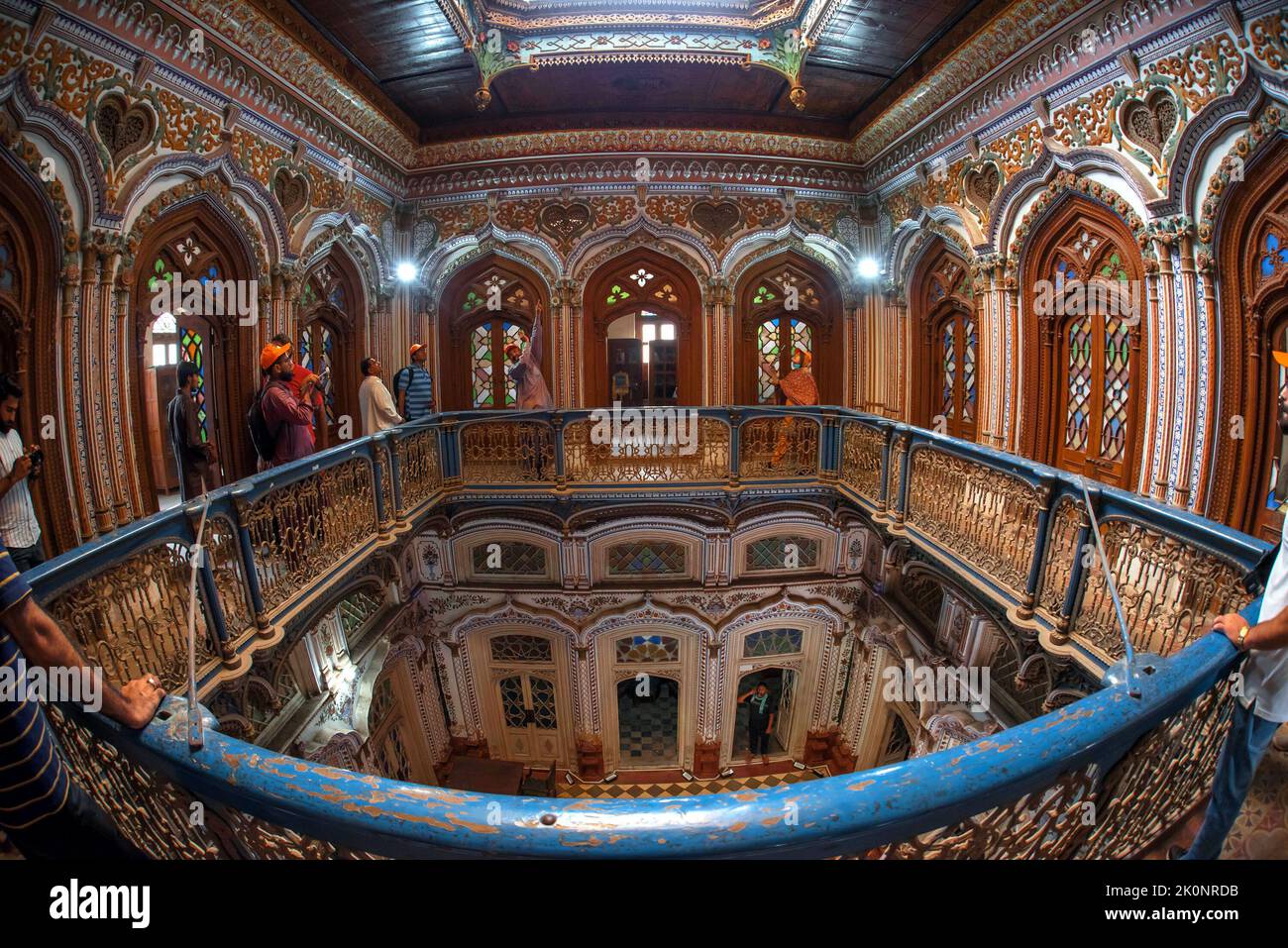 Pakistanische Fotografen erkunden die historische Chiniot Shahi Moschee, Umer Hayat Mahal und ...