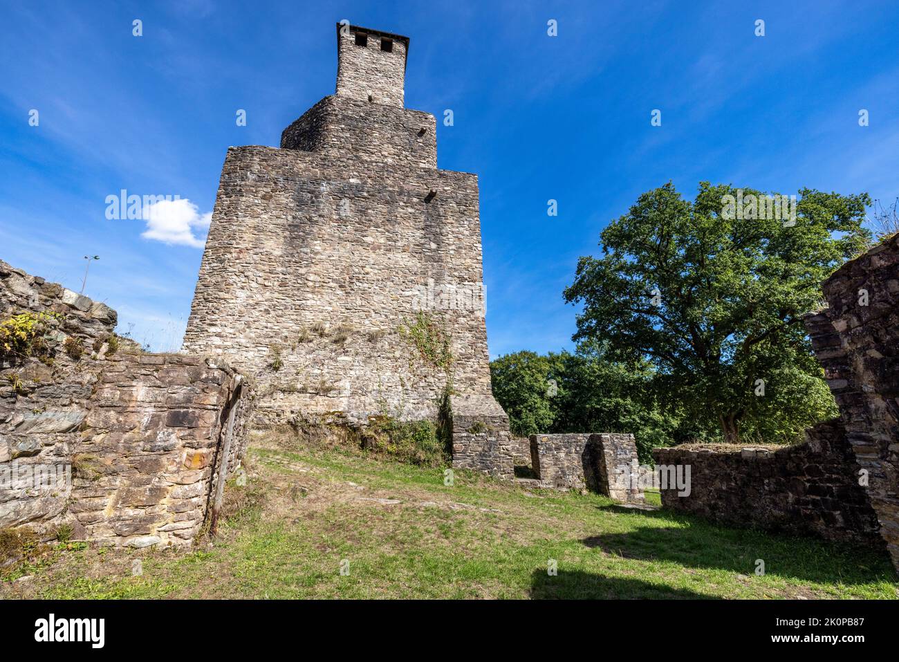 Alte mittelalterliche Burg von Grimburg in Deutschland Stockfotografie ...
