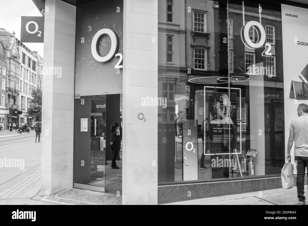 OXFORD STREET, LONDON, ENGLAND- 10. September 2022: Hommage an die ...
