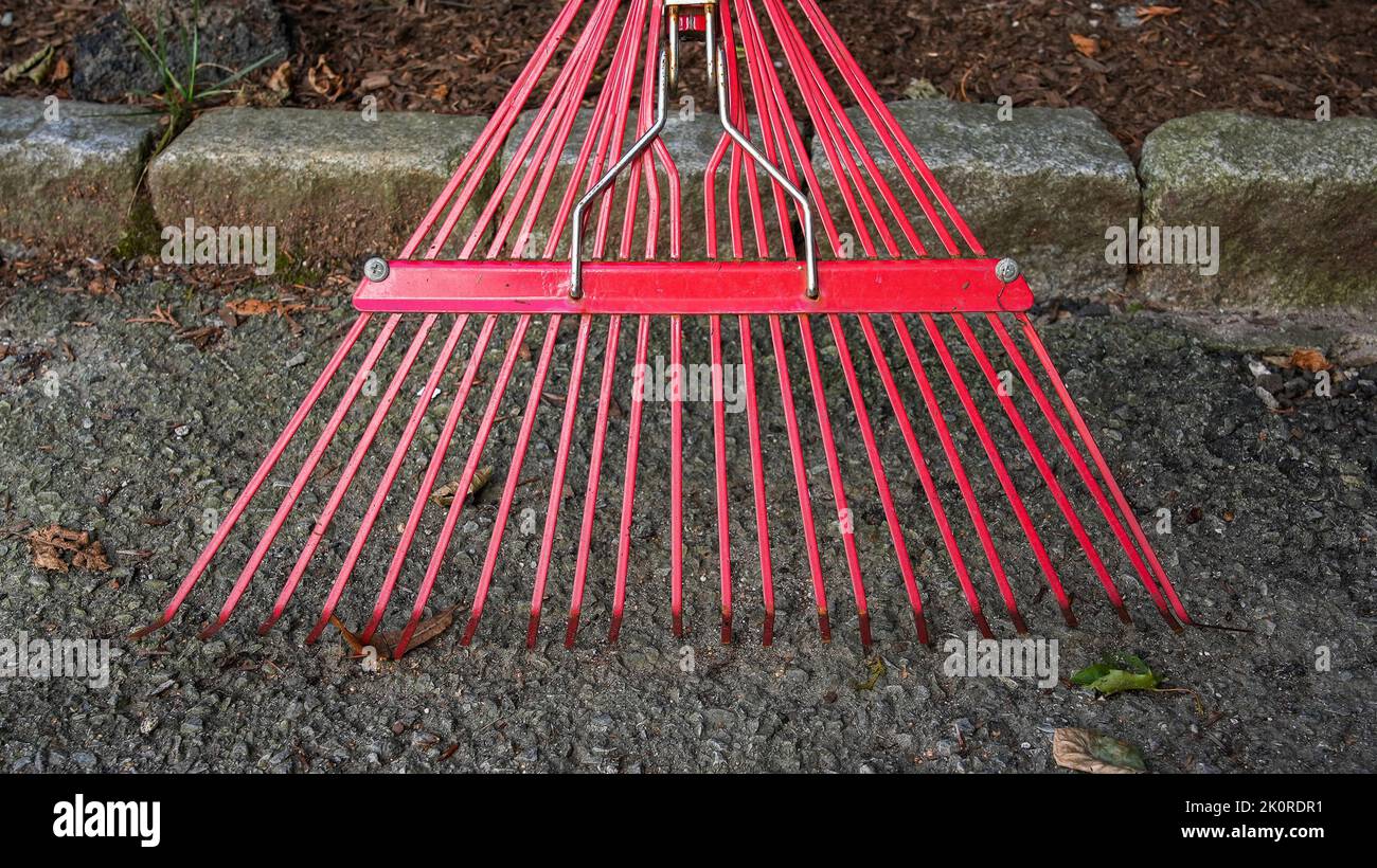 Werkzeug rechen -Fotos und -Bildmaterial in hoher Auflösung – Alamy