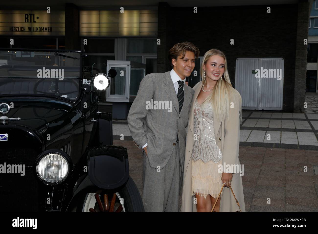 Levin Hotho mit Freundin Lili Hamann bei der Premiere der RTL TV-Serie ...