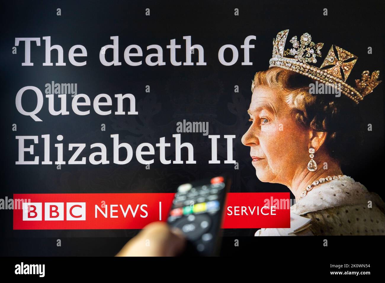 Belgrad, Serbien - 12. September 2022: Der Tod von Königin Elisabeth II.. BBC-Nachrichten im ...