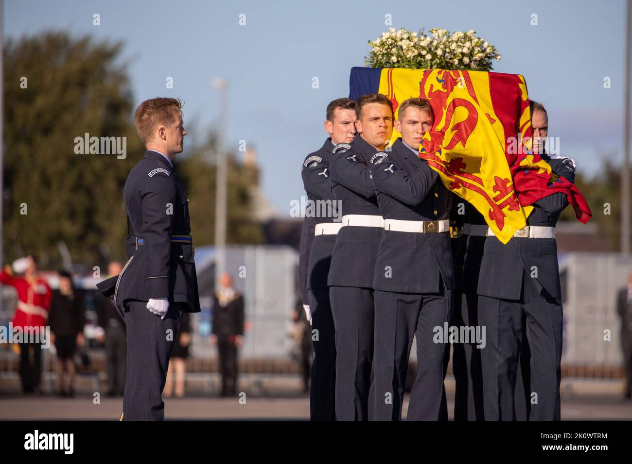 Paletenträger des Queen's Color Squadron der Royal Air Force (RAF ...
