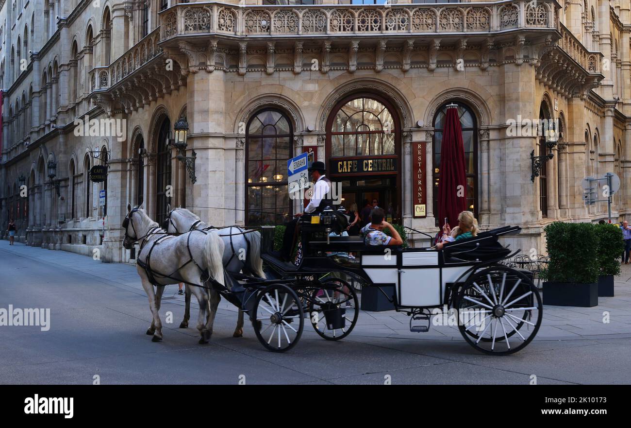 Wien Fiaker, Cafe Central, Kutsche, Fiaker, Wien, Pferdekutsche oder ...