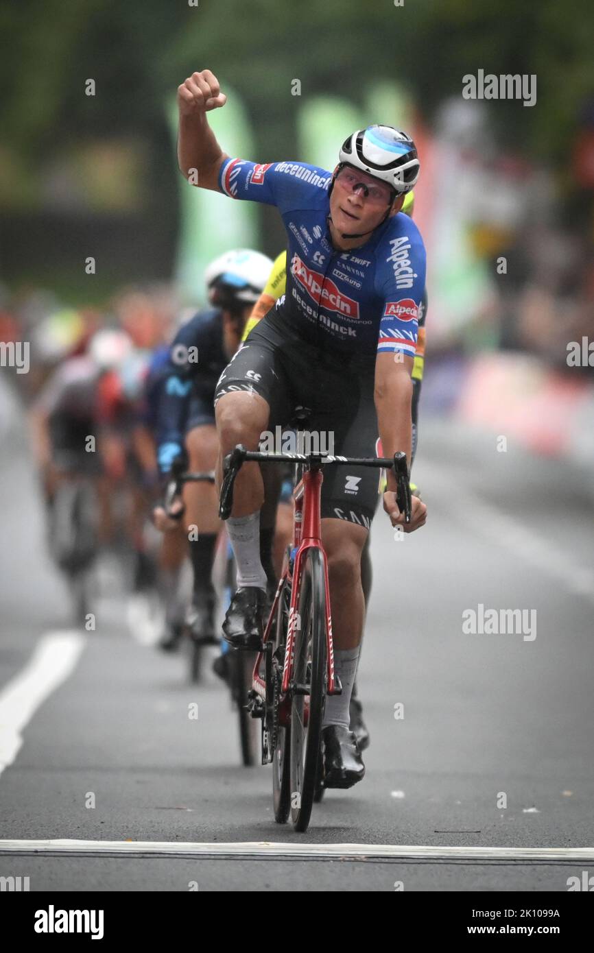 Der Niederländer Mathieu van der Poel von Alpecin-Deceuninck feiert am ...