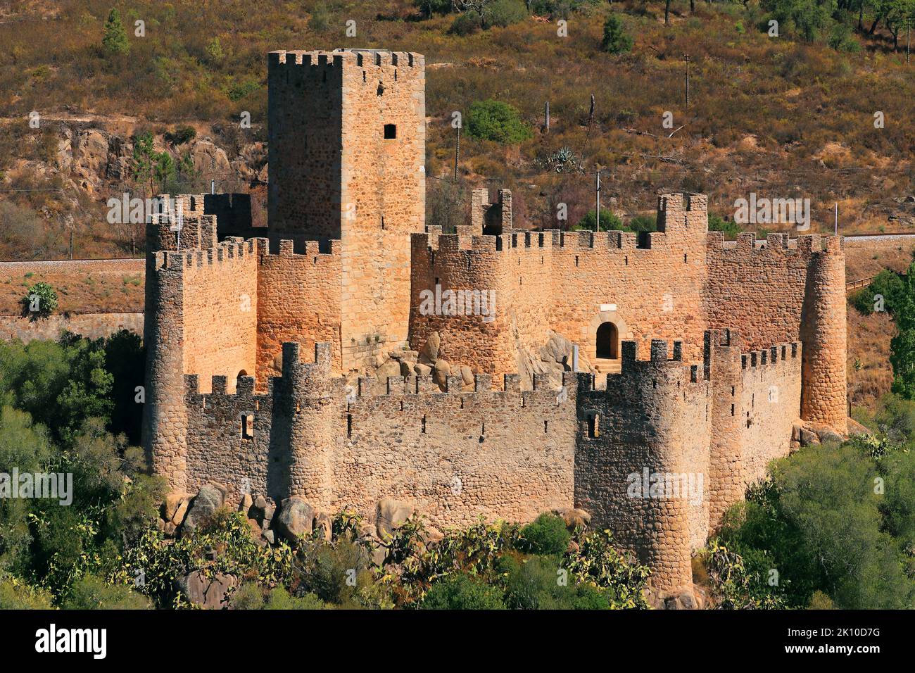 Das mittelalterliche Schloss Almourol auf einer Insel am Fluss Tejo ...