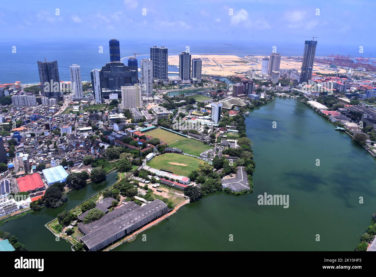 (9/12/2022) Blick auf die Hauptstadt Colombo vom Colombo Lotus Tower ...