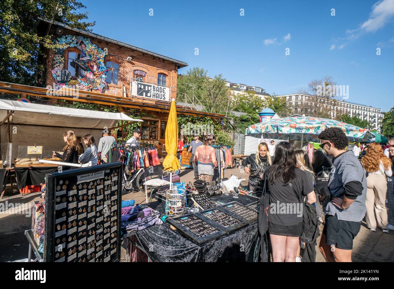 Flohmarkt roh -Fotos und -Bildmaterial in hoher Auflösung – Alamy