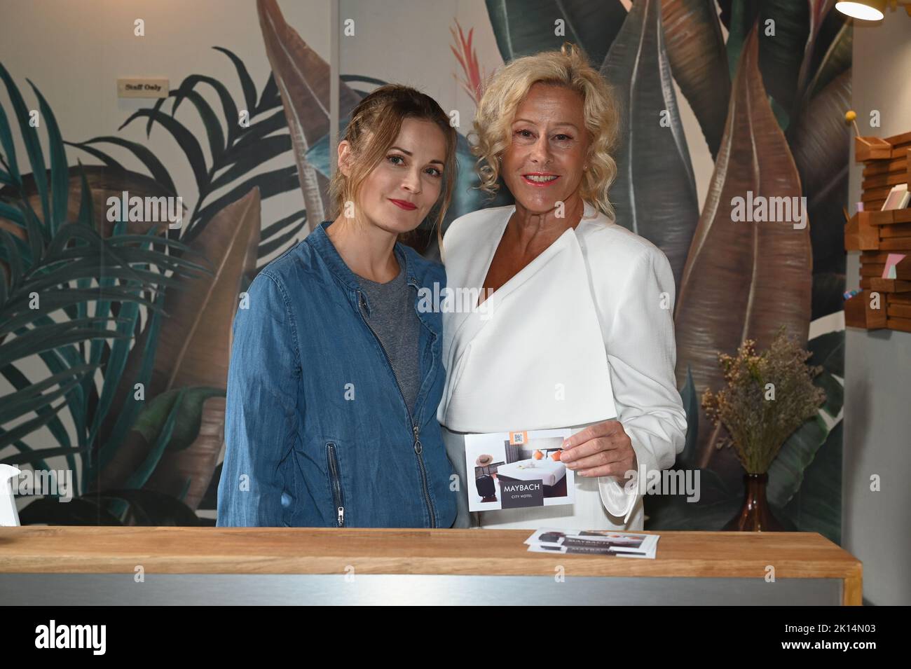 Tante nina -Fotos und -Bildmaterial in hoher Auflösung – Alamy