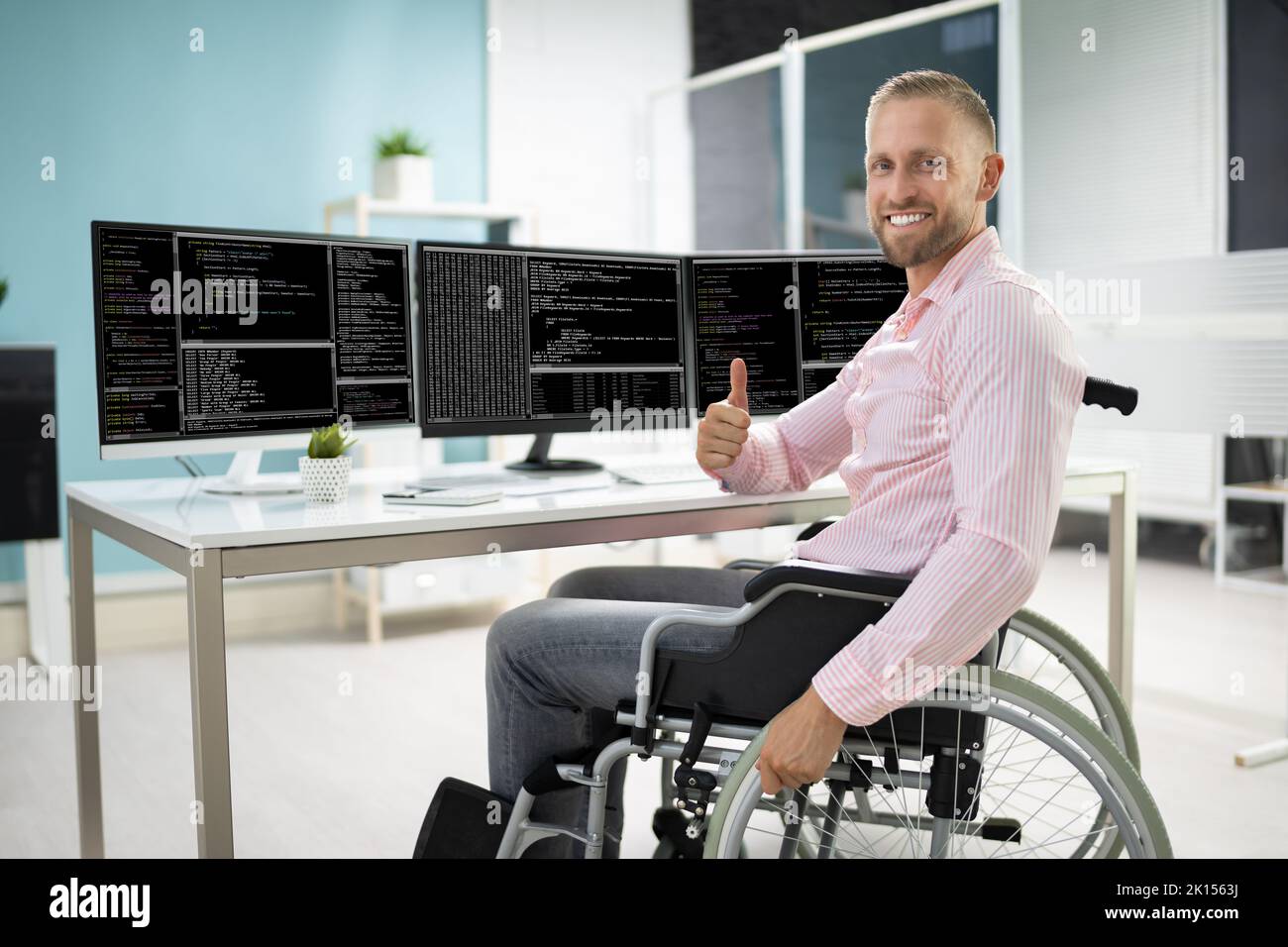 Computer programer -Fotos und -Bildmaterial in hoher Auflösung – Alamy