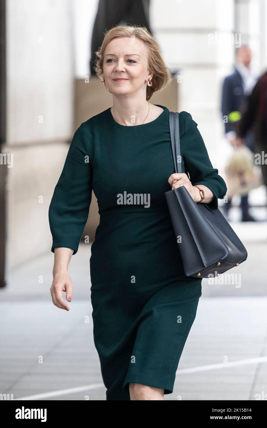 Am Sonntag, dem neuen Flaggschiff der BBC, wird Laura Kuensberg zum ...