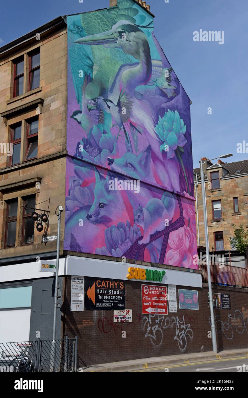 Gable End Mural, das die lokale Tierwelt zeigt, Teil des Yardworks GRID ...