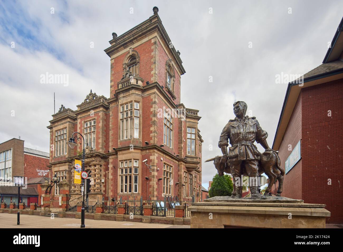 John simpson kirkpatrick statue -Fotos und -Bildmaterial in hoher ...