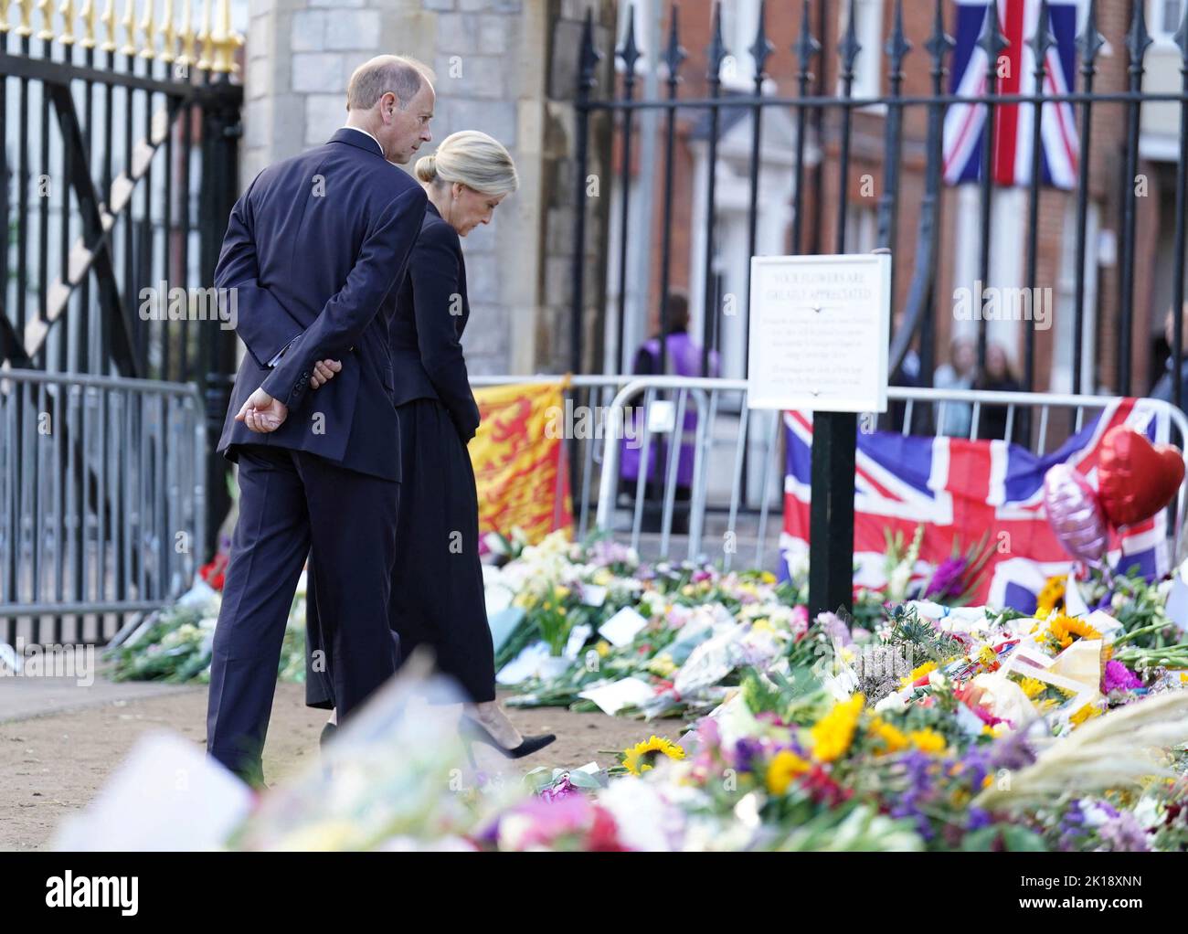 Der Graf und die Gräfin von Wessex sehen nach dem Tod von Königin ...