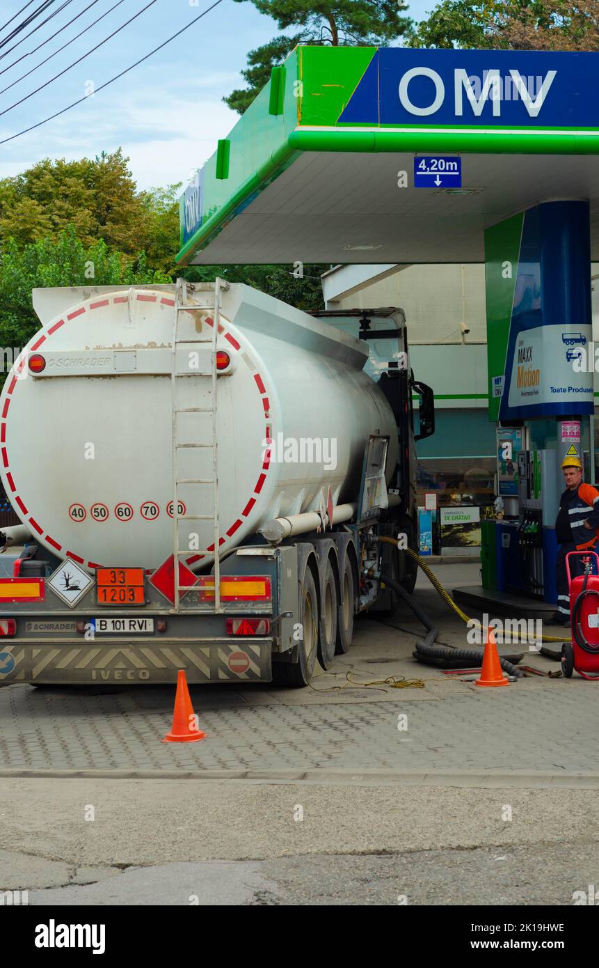 Bukarest, Rumänien - 16. September 2022: Eine OMV-Tankstelle in ...