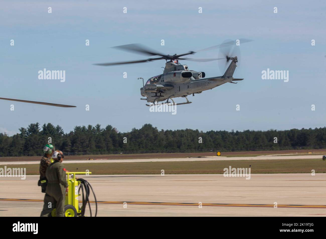 Eine US Marine Corps AH-1Z Viper, die dem Marine Light Attack ...