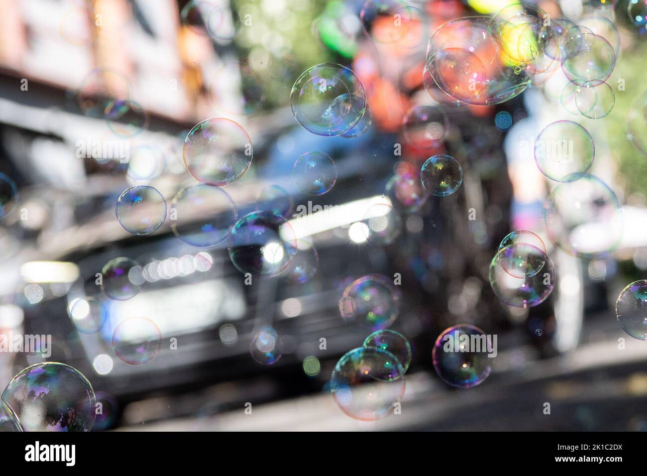 Deutschland. 17. September 2022. 17. September 2022, Hessen, Frankfurt/Main: Seifenblasen ...